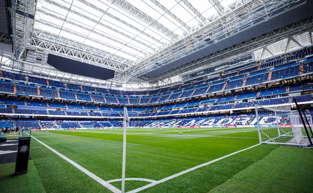 Santiago The SPECTACULAR BEAM At The New Santiago Bernabéu Stadium