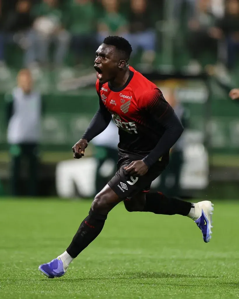 ¿Lo convocan? Kevin Viveros la rompe con goles en Brasil y hace bulla en la Selección Colombia ...