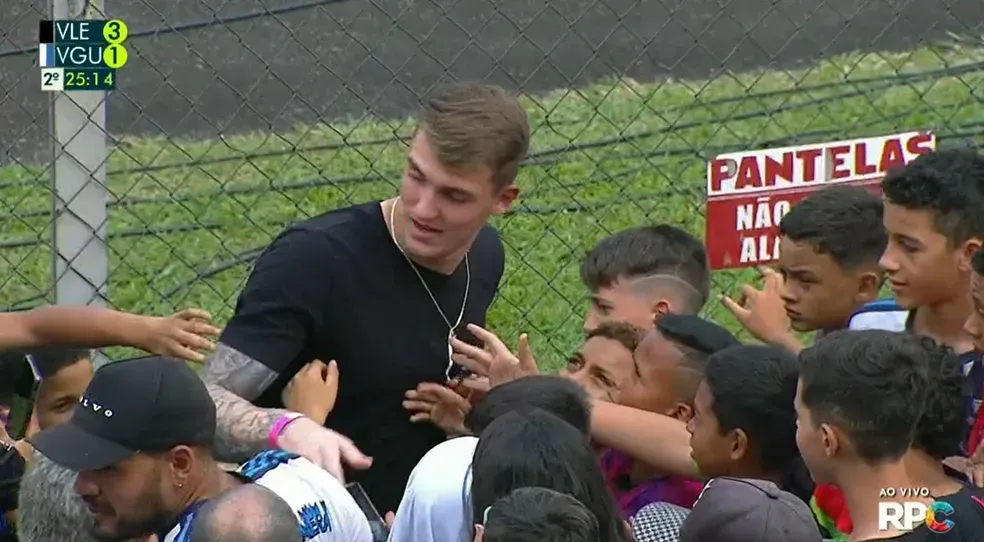 Goleiro reserva do Athletico-PR expõe opinião sincera sobre Bento ...