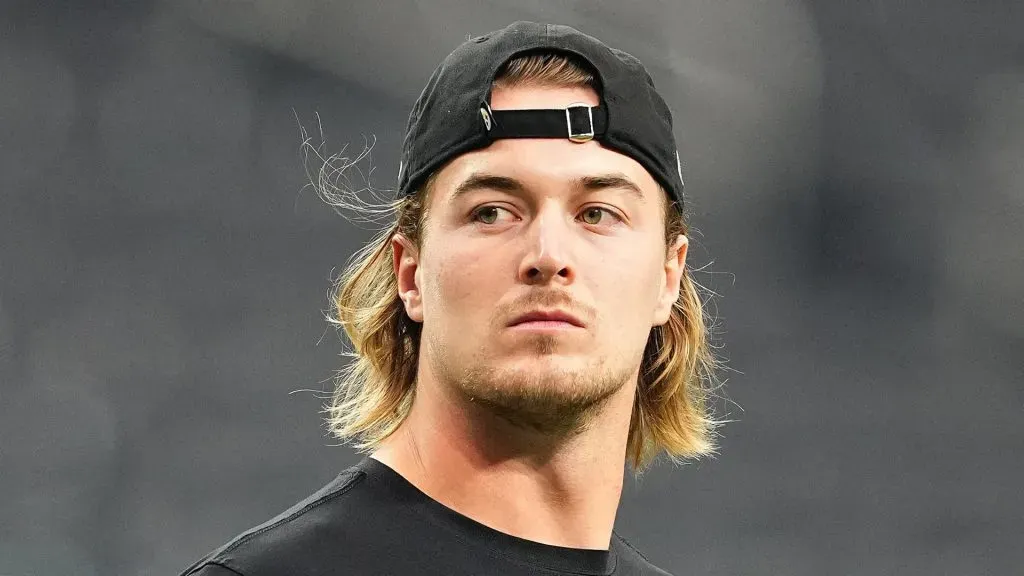 Mike Tomlin gives a surprising answer when asked if Kenny Pickett is ...