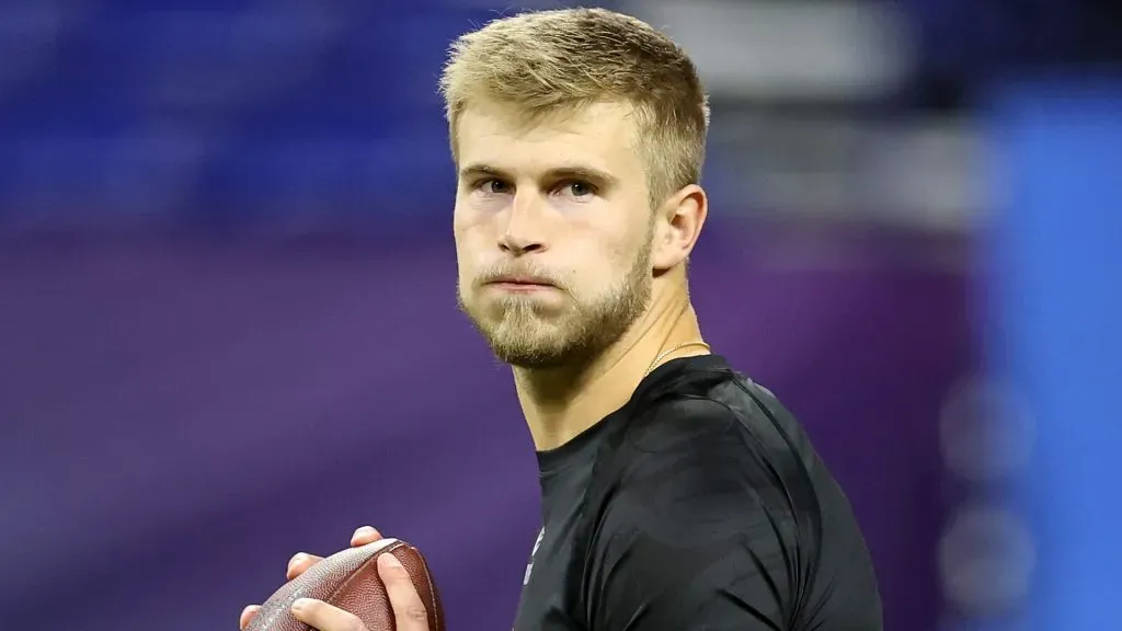 Derek Carr receives blunt warning about Saints' starting QB job from ...