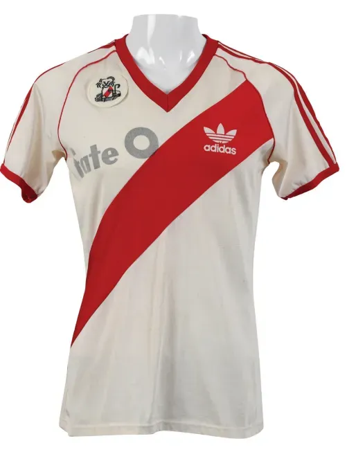 Las 11 camisetas más icónicas de la historia de River - La Página ...