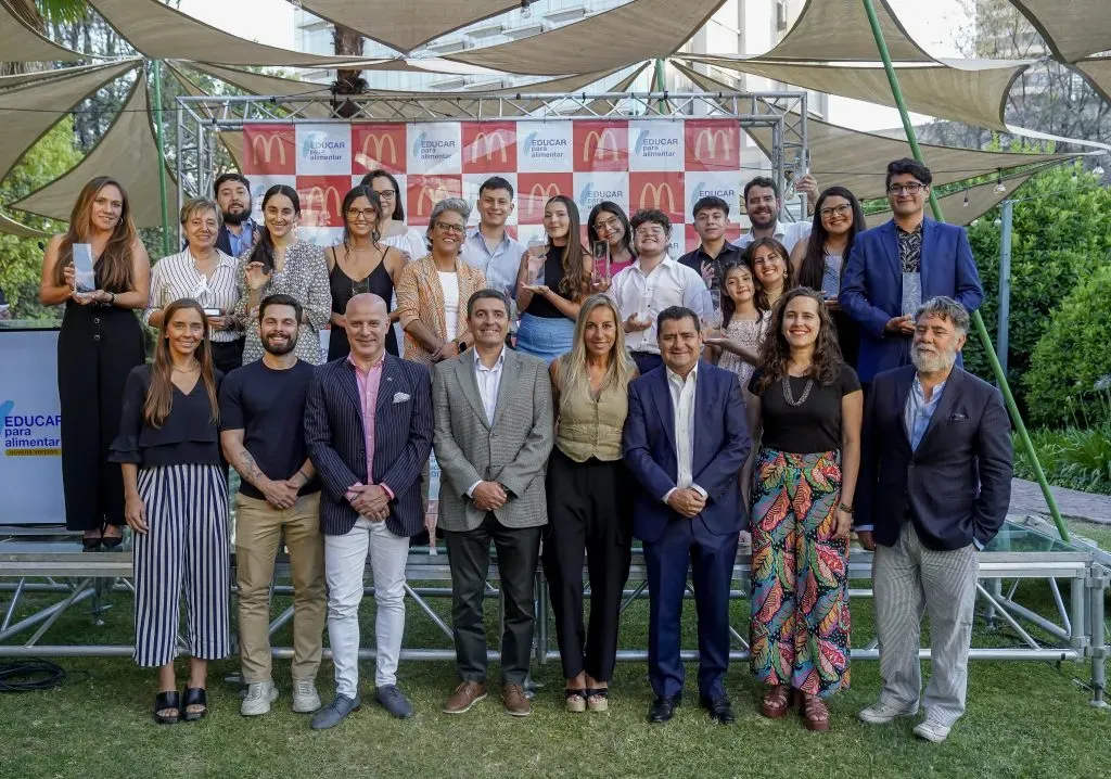 Concurso reconoce a reportajes sobre nutrición y hábitos alimenticios