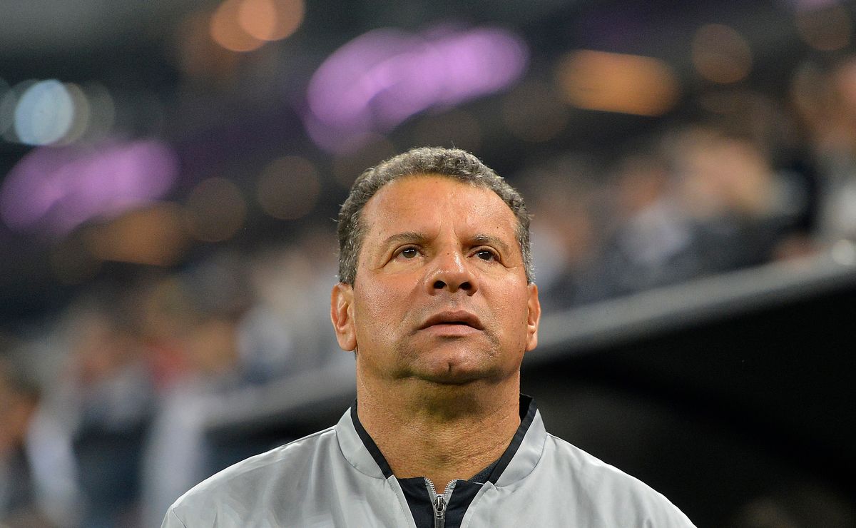 "Demonstrou interesse..."; Celso Roth 'mete a colher' nos bastidores e ...