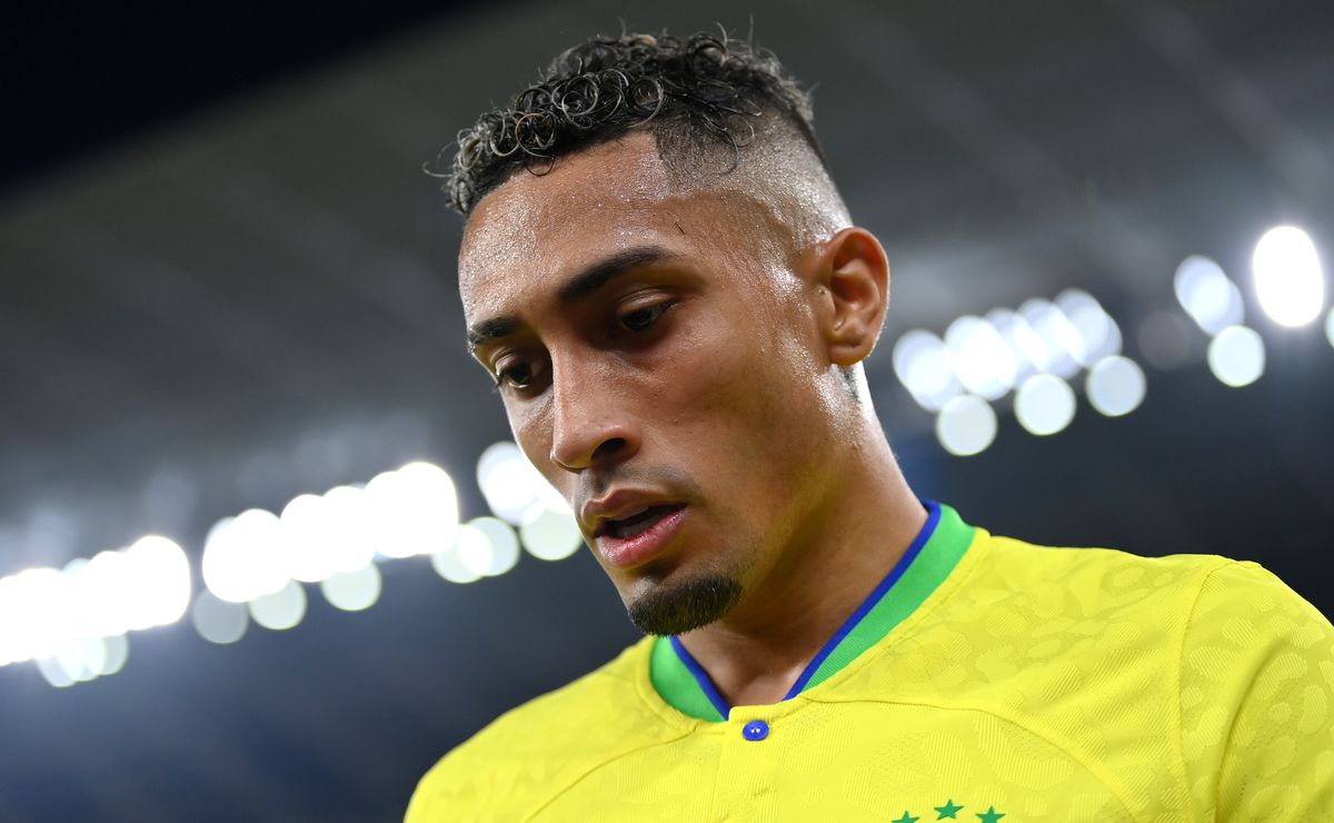 Raphinha é comparado a Gabriel Jesus na Seleção Brasileira e divide web