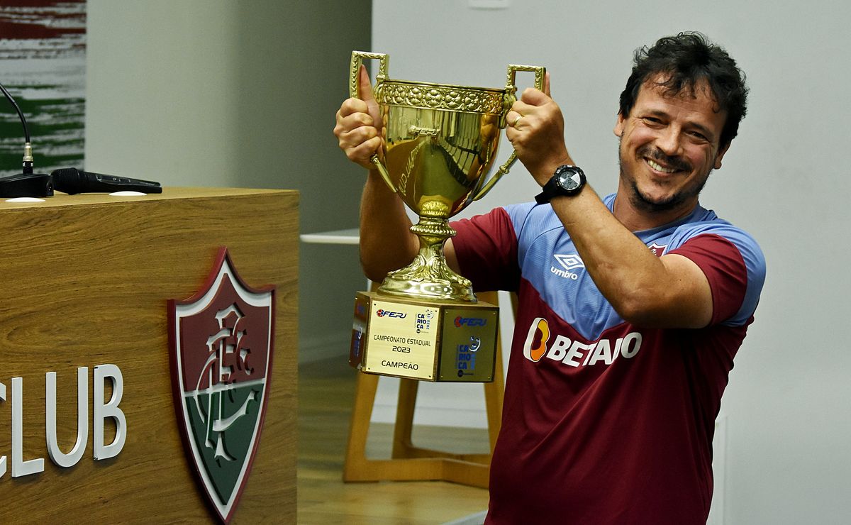 "Chamando atenção"; Jornalista surpreende e revela olhares do futebol ...