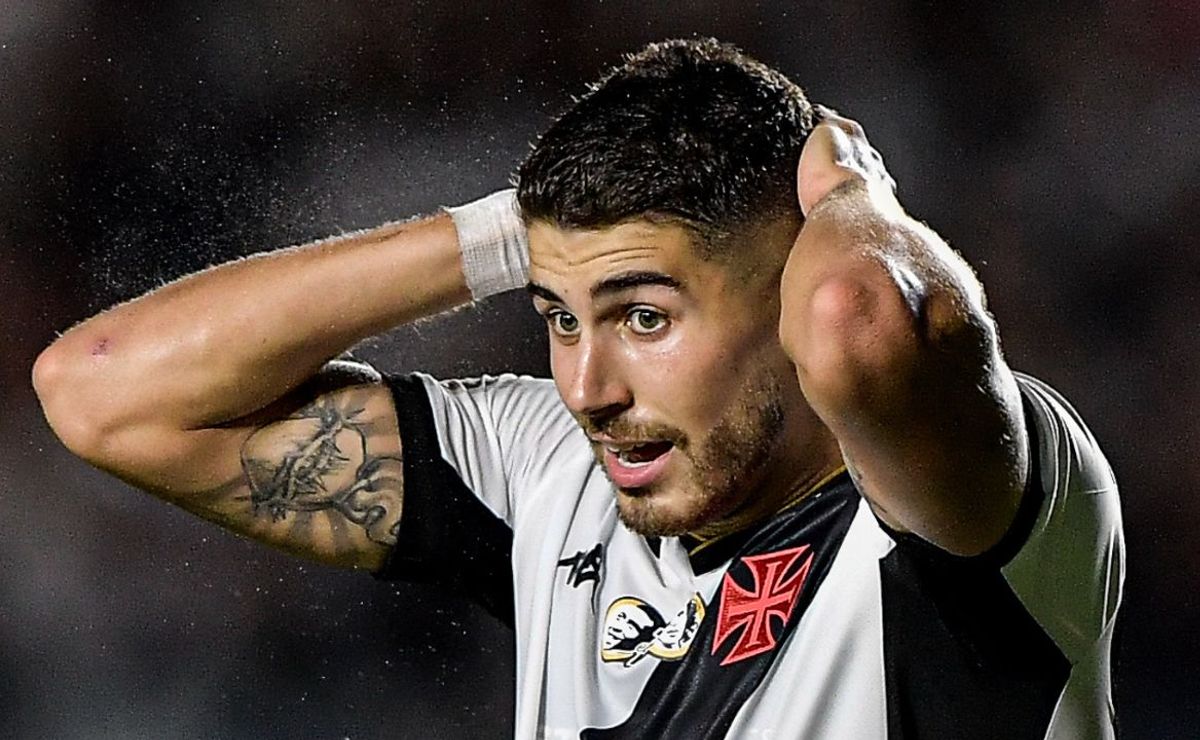 "Pereba galã que tem lá e não sabe fazer gol"; Paciência acaba com ...