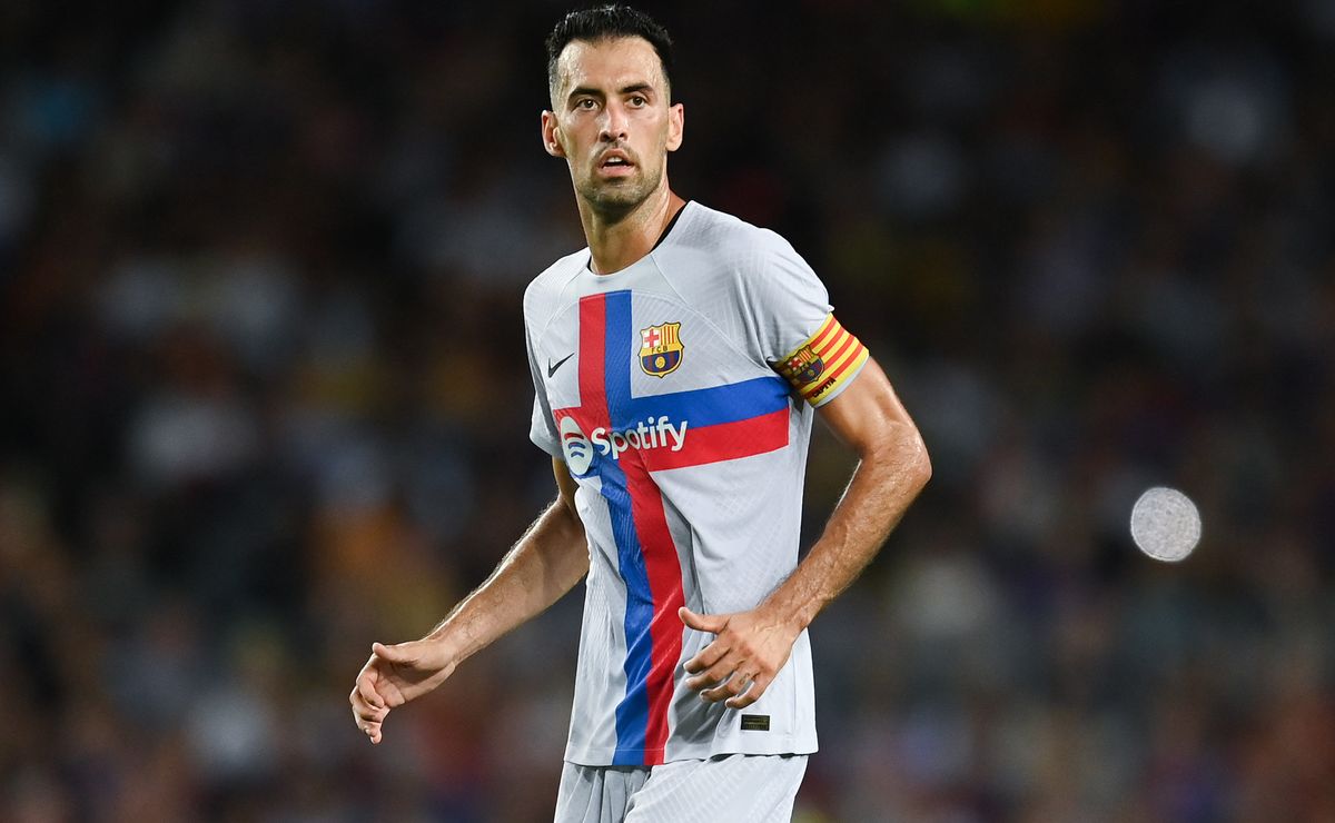 “Garimpando bons nomes”; Barcelona tem dois candidatos brasileiros para posto de ‘novo Busquets ...