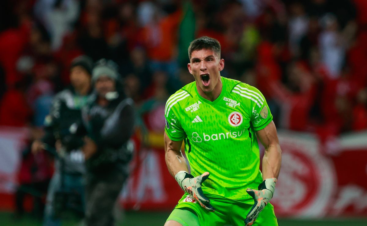 Chega pra jogar com Rochet, Valencia e cia: Internacional fica por ...