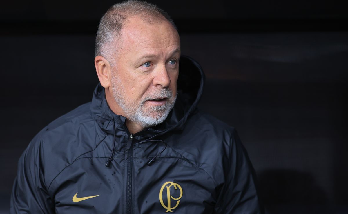 "Entrou em campo só uma vez nos últimos dois meses"; Mano gosta do que ...