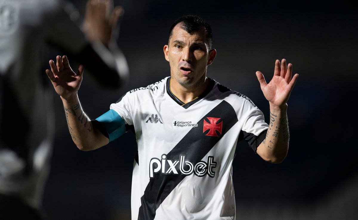 Medel surpreende todo mundo com decisão de última hora no Vasco