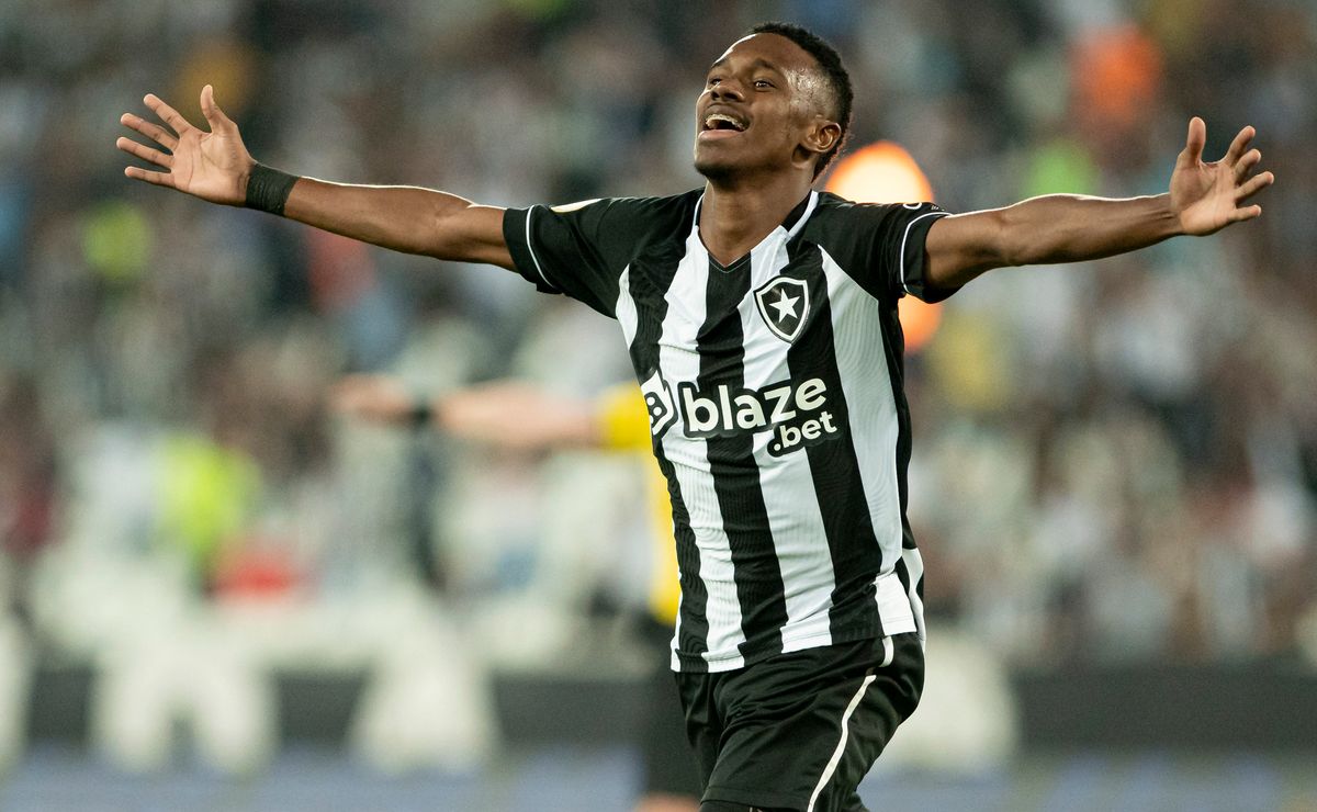 Jeffinho é liberado no Lyon e fica a detalhes de voltar ao Botafogo