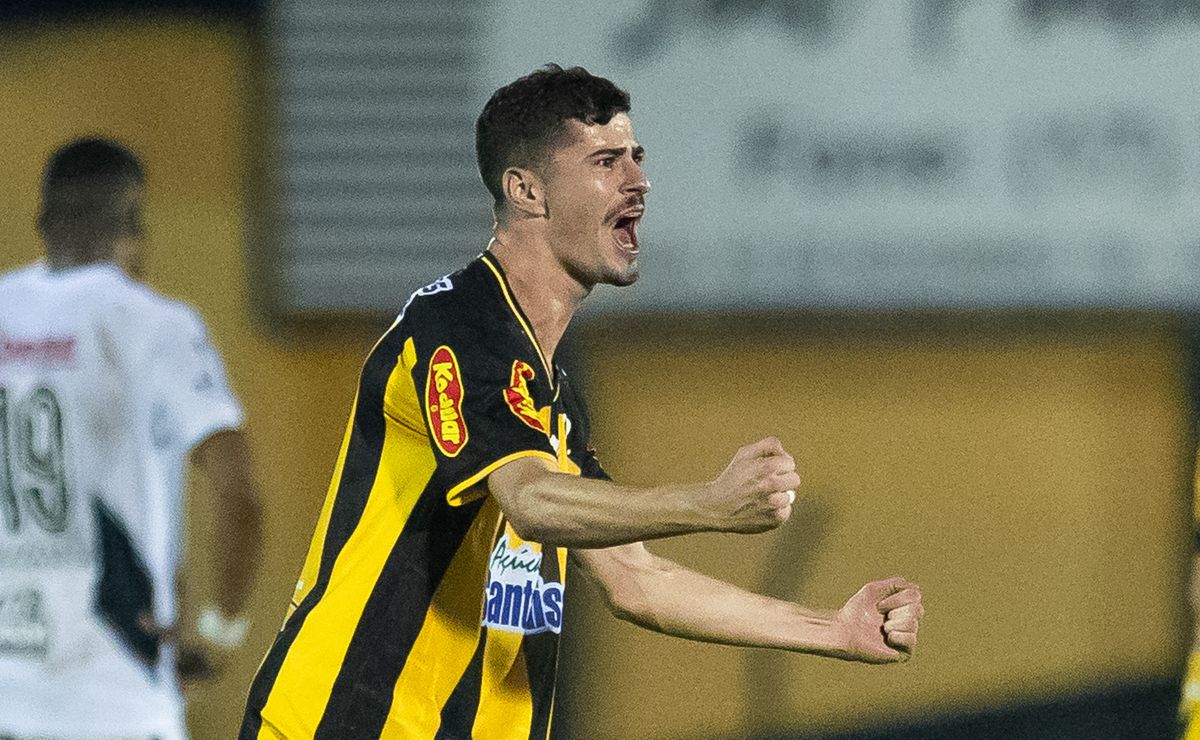 Botafogo faz proposta por Rômulo, meia destaque do Grêmio Novorizontino