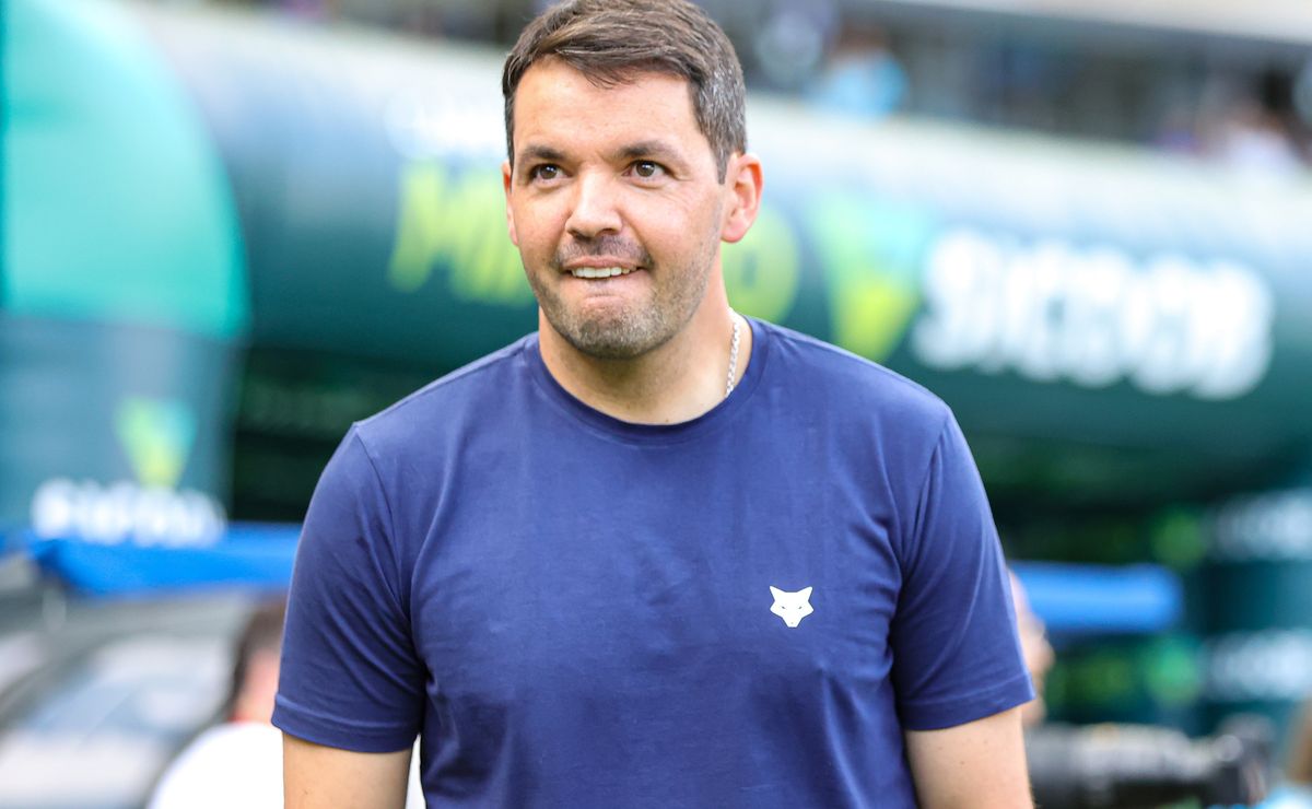 Baixas no Cruzeiro forçam Larcamón a mexer na escalação do clássico