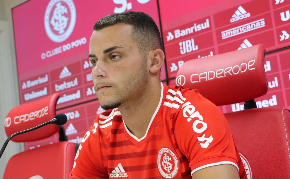 Bruno Gomes celebra acerto e explica preferência pelo Internacional: "Era um sonho"