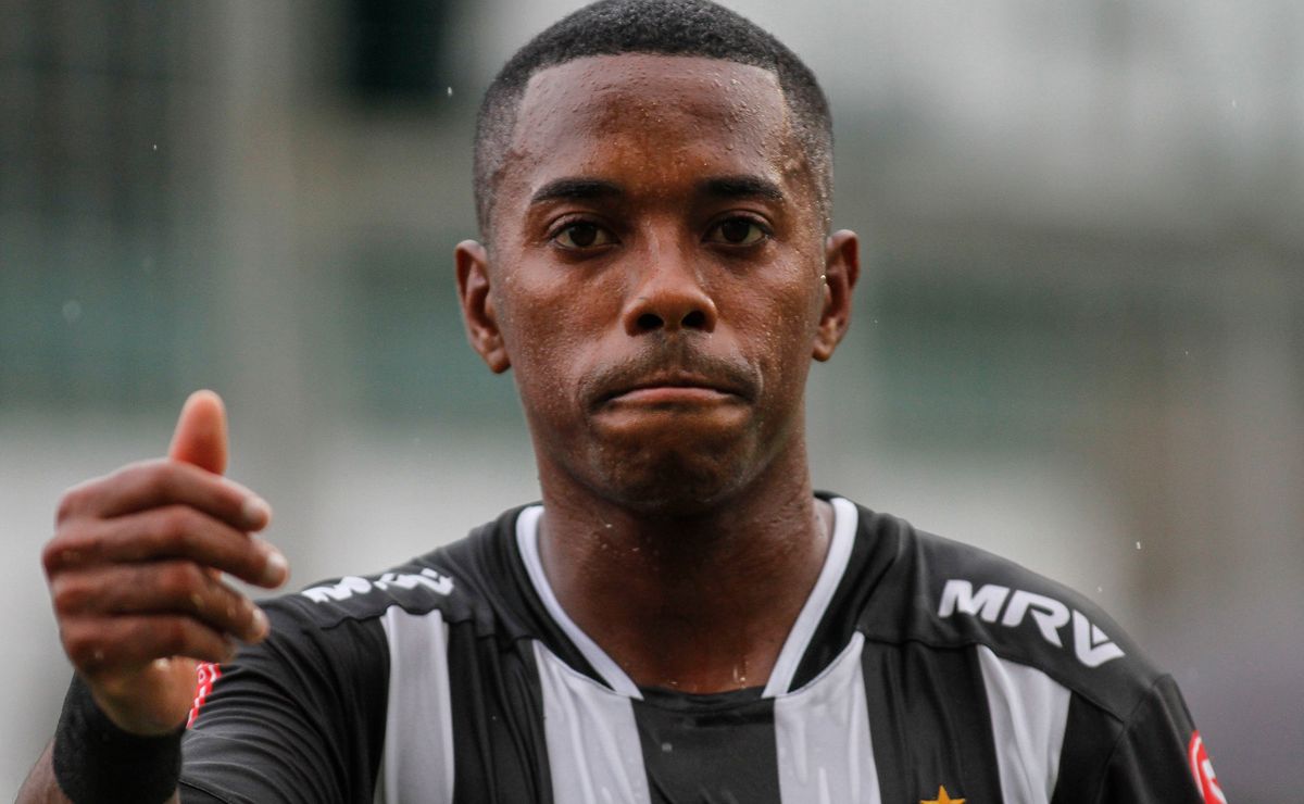 Robinho é flagrado no CT Rei Pelé e motivo causa 'fúria' na torcida do ...