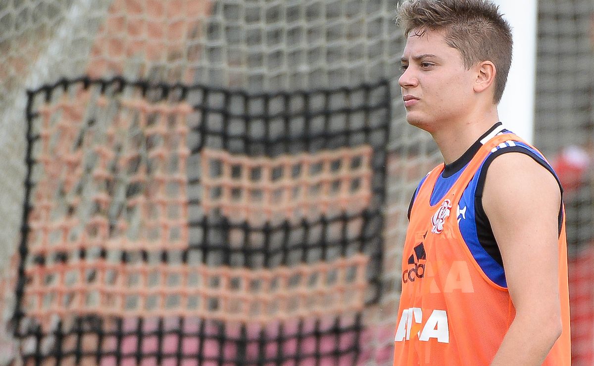 Ex-Flamengo, Adryan assina com o ABC para a disputa da Série C