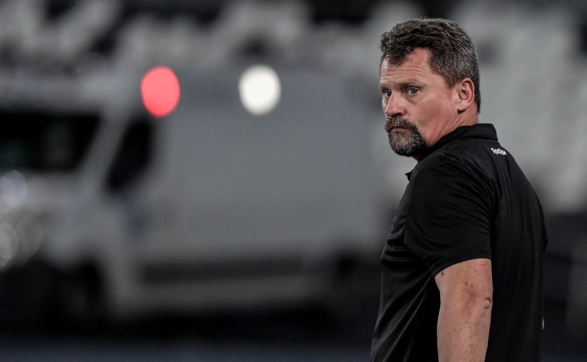 Botafogo abre tratativas para ampliação de contrato de Fábio Matias