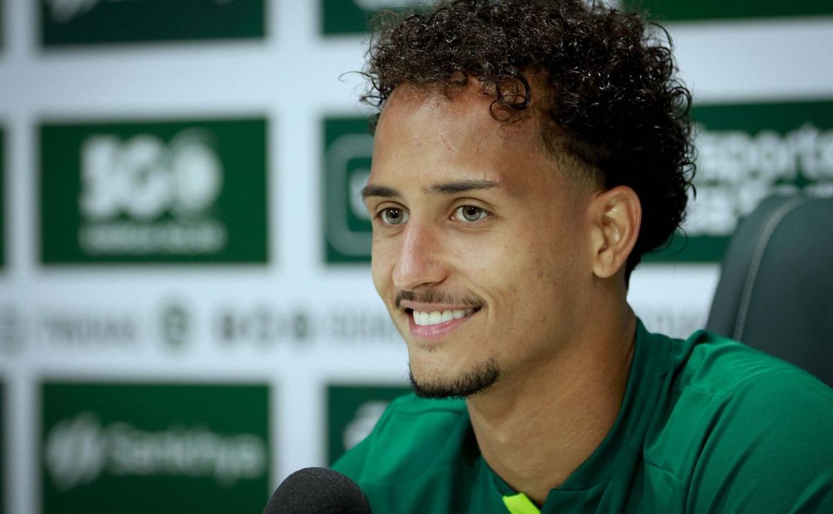 Morelli chega com pés na porta e faz promessa à torcida do Coritiba