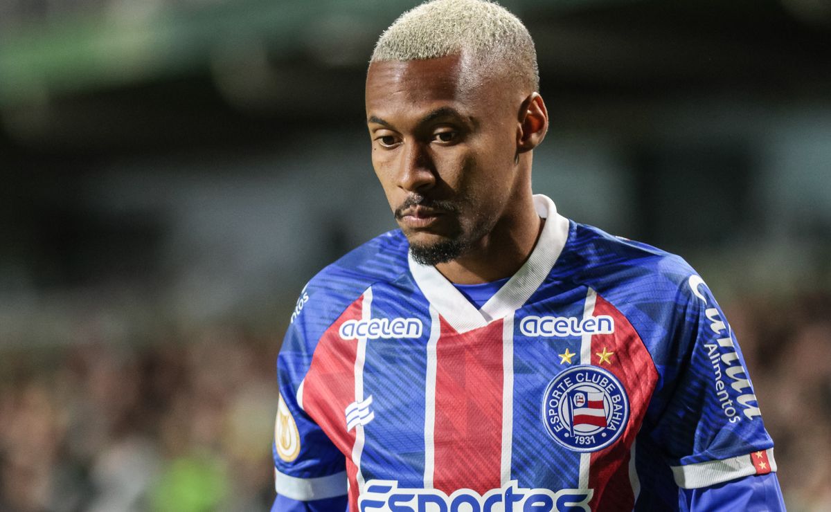 Ademir faz cobrança ao Bahia mesmo após triunfo sobre o Fluminense