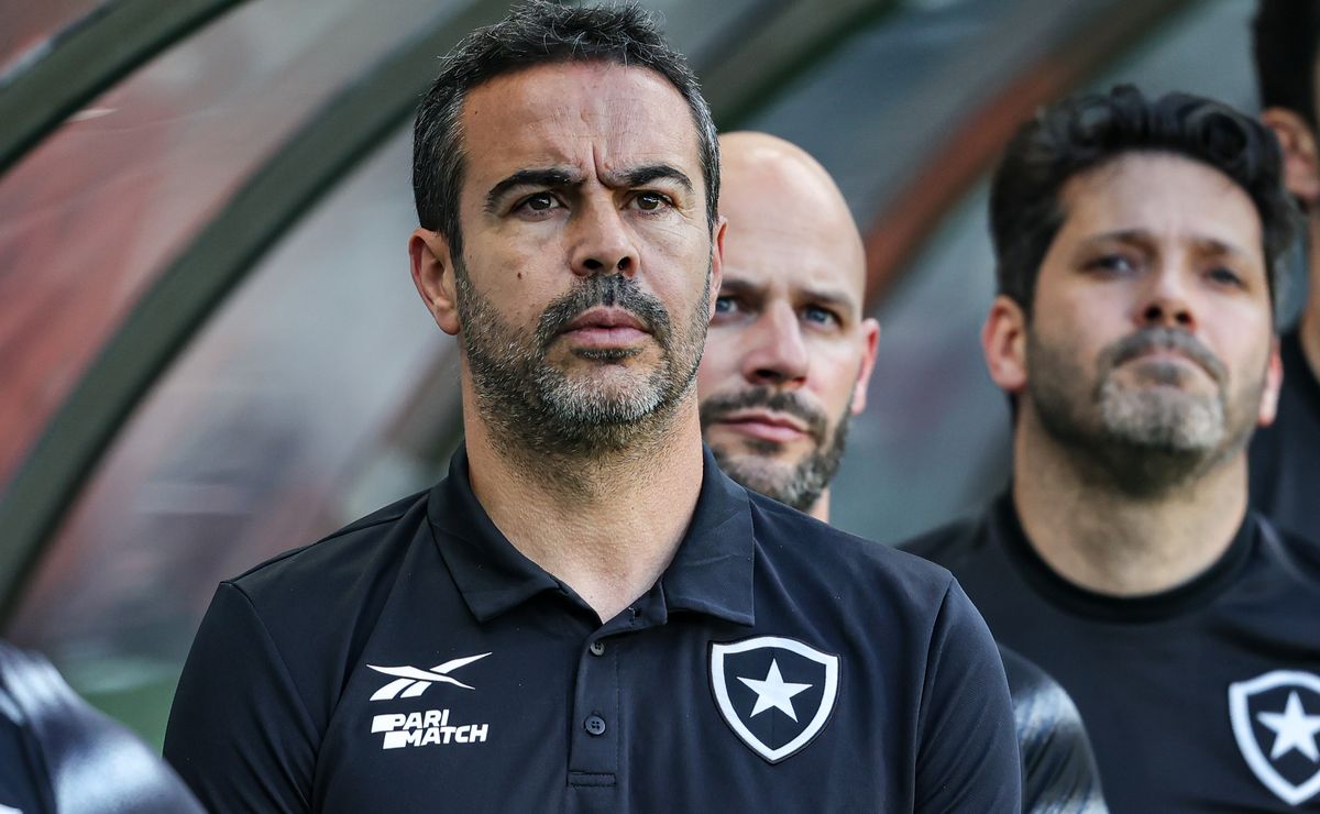 Alessandro Brito desmente chegada de reforço no Botafogo de Artur Jorge