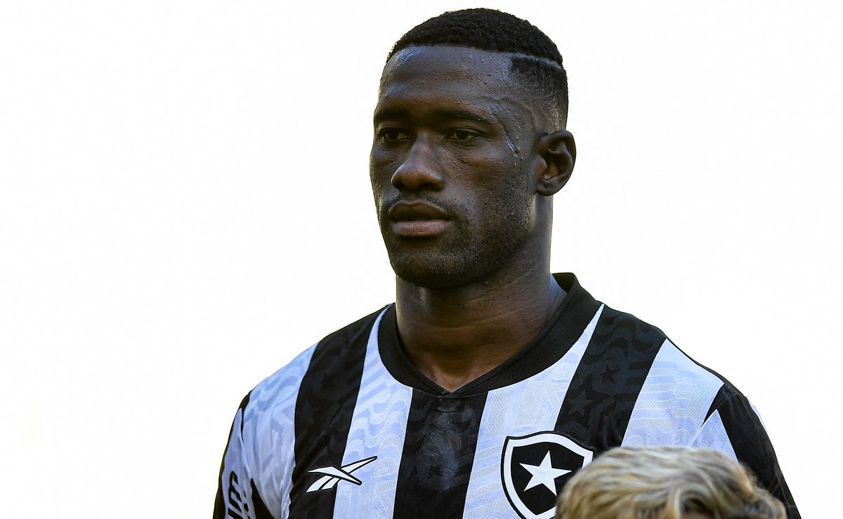 Bastos do Botafogo, cita fator crucial para adaptação ao futebol brasileiro