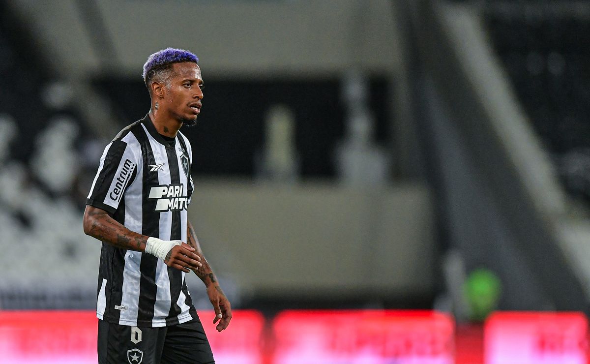 Tchê Tchê retorna aos treinos do Botafogo após infecção intestinal