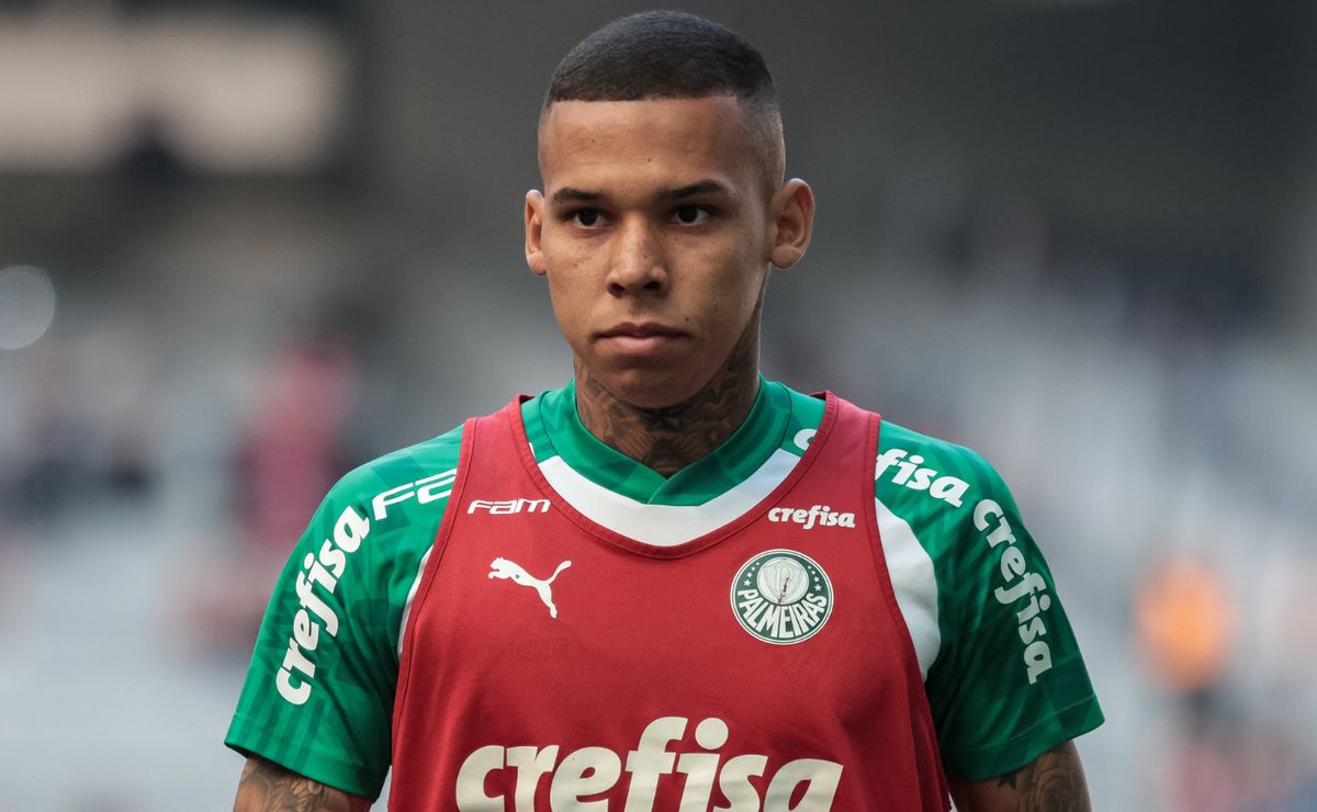 Vitória acerta contratação de Gustavo Garcia, lateral do Palmeiras