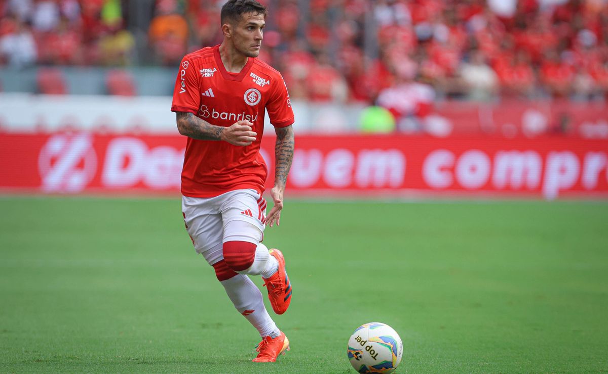 Fabricio Bustos, do Internacional, deve renovar por mais três anos