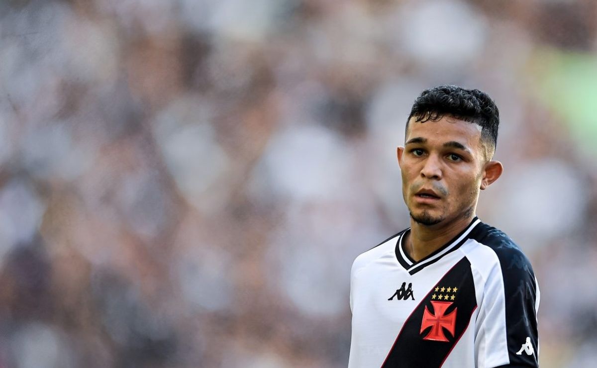 Adson deve ser reforço do Vasco para enfrentar o Palmeiras