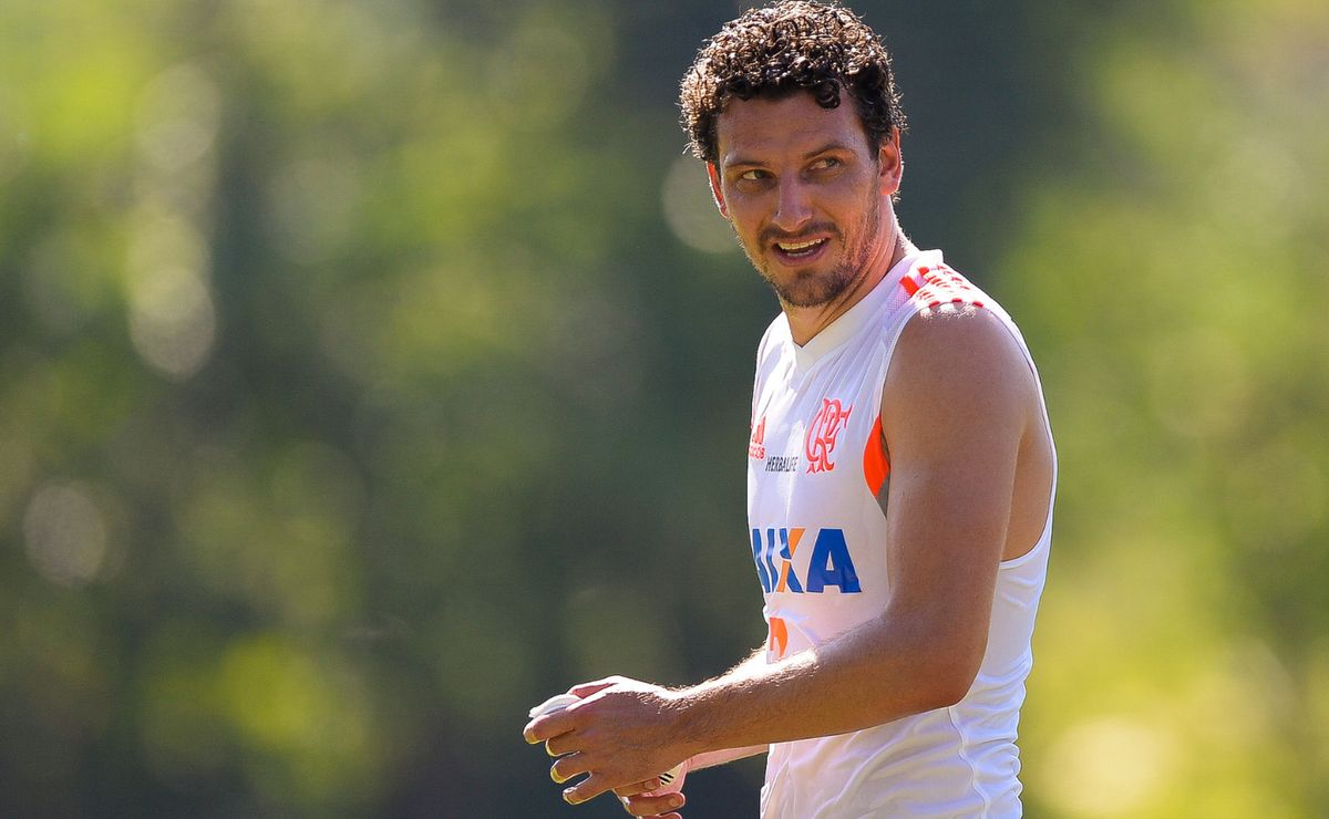 Elano faz revelação da época que jogava no Flamengo