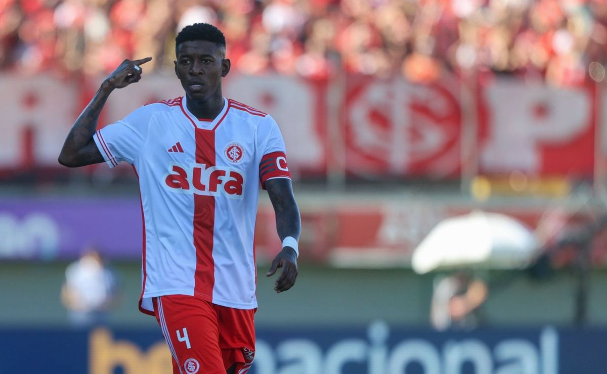 Em vantagem na semi, Vitão pede cautela no Internacional: "Pés no chão"