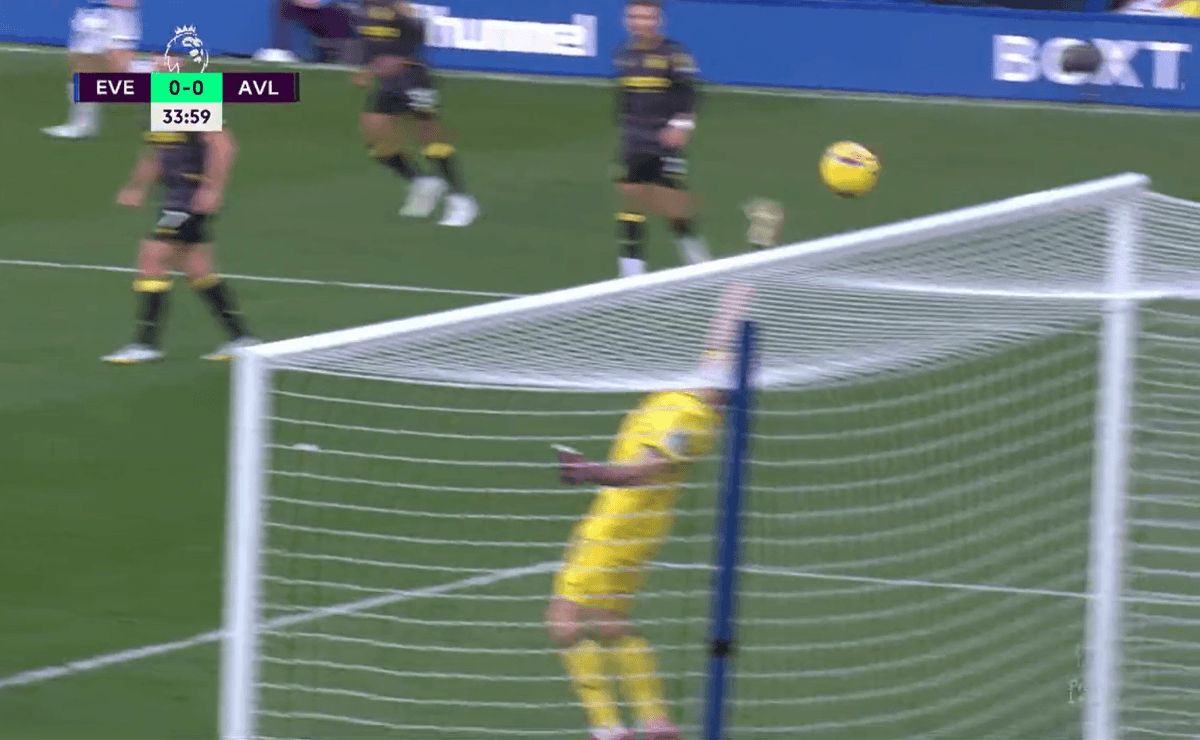 VIDEO | Dibu Martínez tapó una pelota increíble y salvó al Aston Villa ...