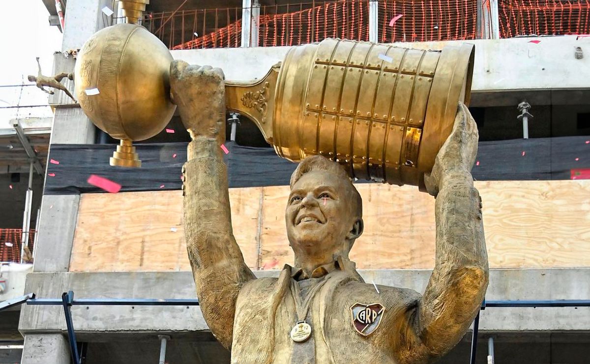 Estatua de Marcelo Gallardo: el motivo por el que le harían cambios ...