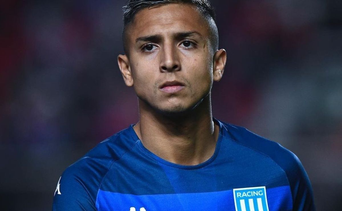 ¿Qué pasó entre Almendra y los referentes en el vestuario de Racing ...