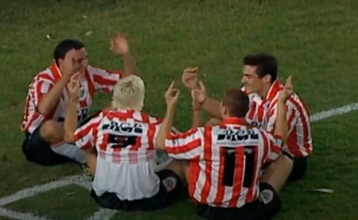 A 27 años del día que Estudiantes goleó a River con doblete de Martín ...