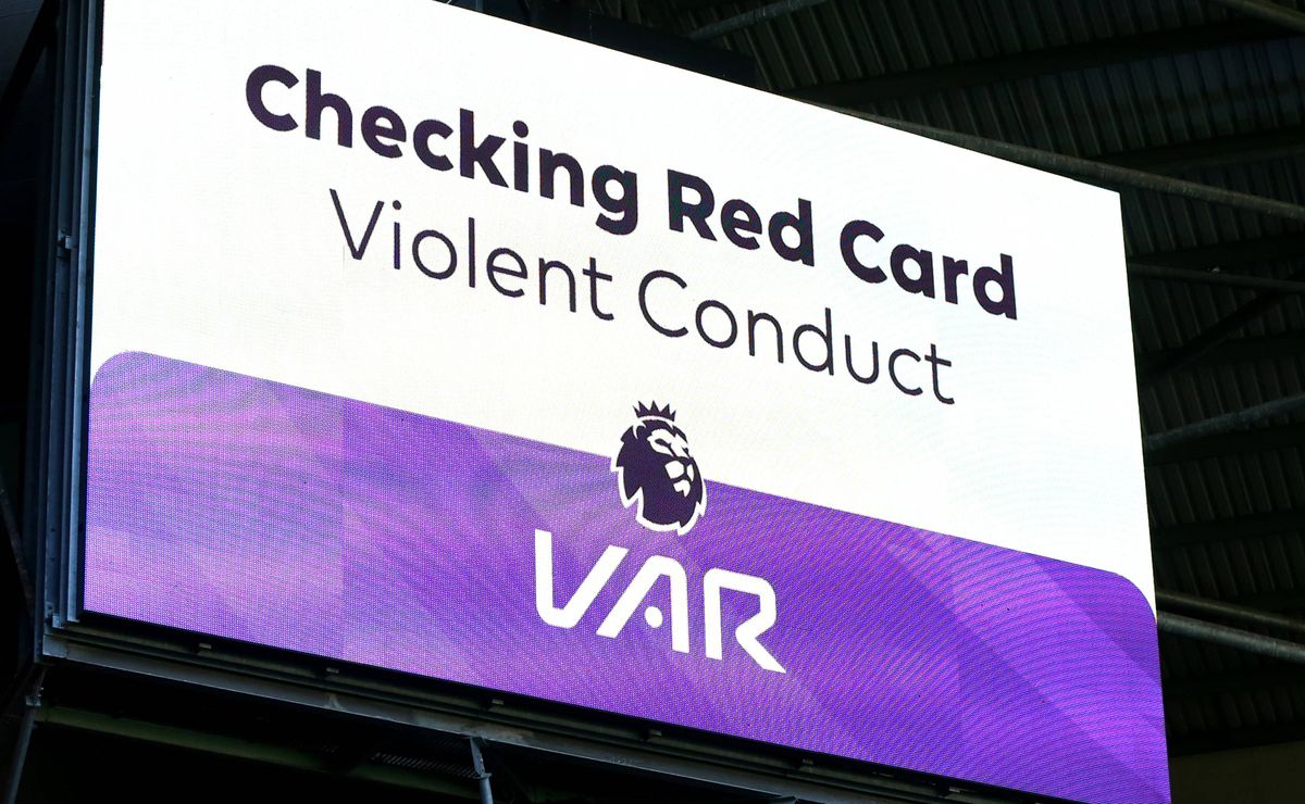 El VAR sigue: la Premier League tomó su decisión y anticipó que habrá ...