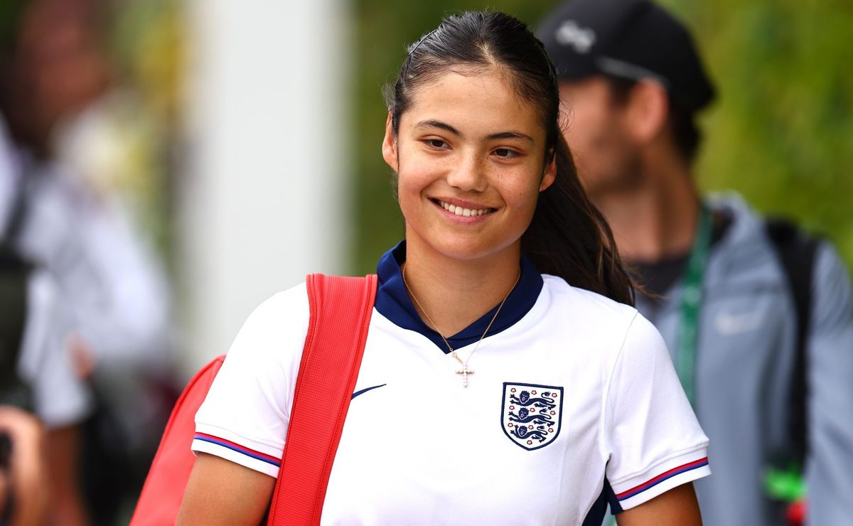 Emma Raducanu, la sensación de Wimbledon: se entrenó con la camiseta de ...
