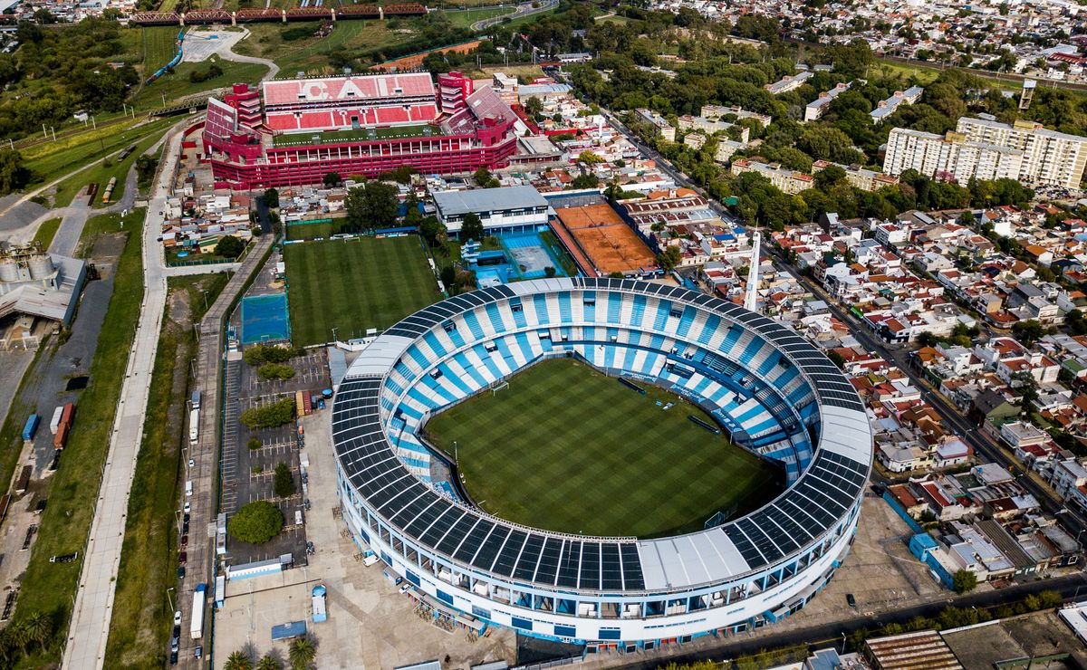 ¿Cuál es la distancia entre la cancha de Racing e Independiente?