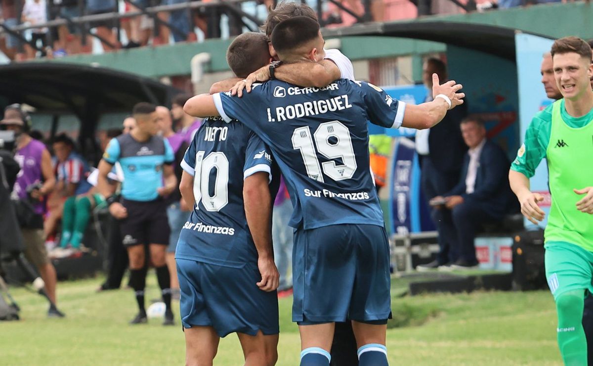 Racing pisó fuerte y aplastó a Barracas Central en el debut en el ...