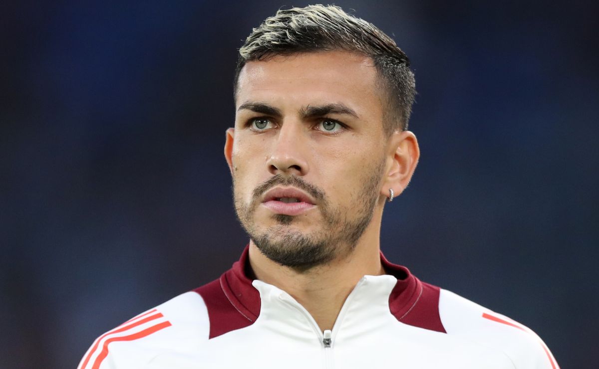 Paredes negocia su renovación con Roma: la cláusula a favor de Boca que ...