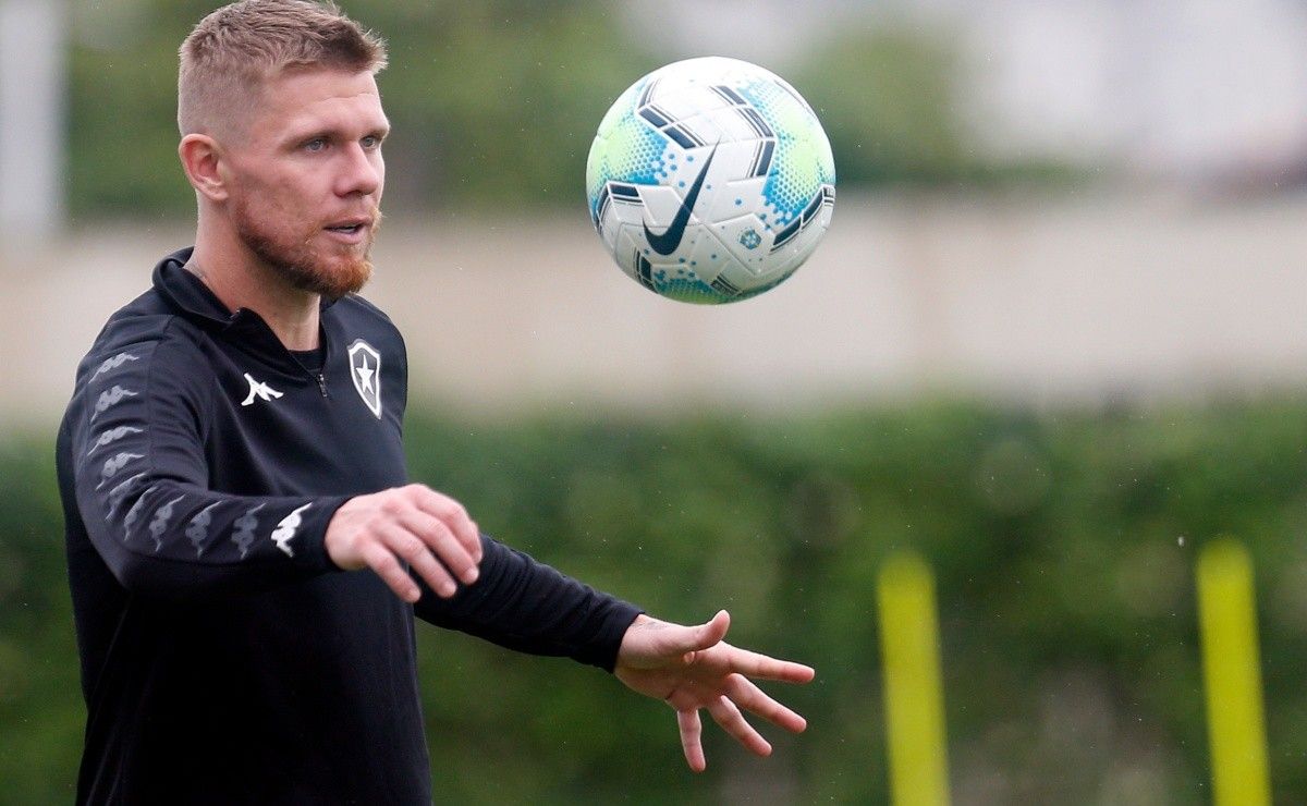 Rafael Forster tem lesão no tornozelo esquerdo confirmada e Botafogo ...
