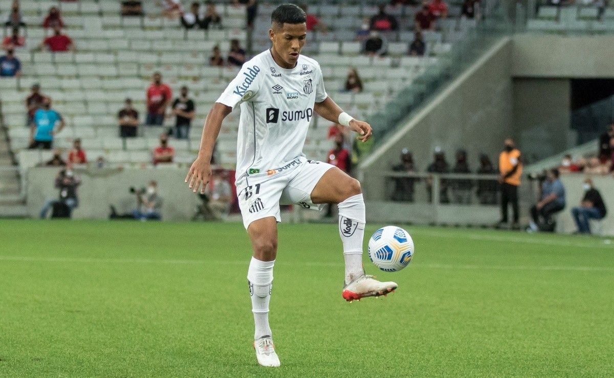 “Clube que admiro muito”; Ângelo ‘cava vaga’ no Barcelona e R$ 210 ...