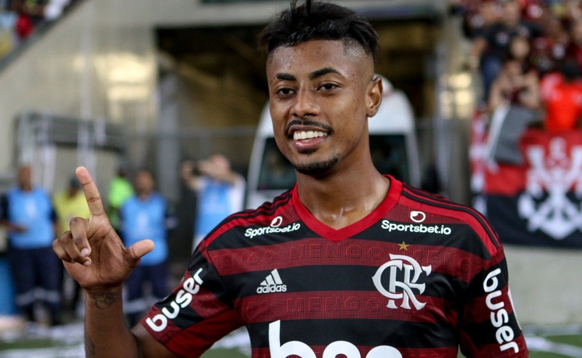 Bruno Henrique surpreende torcida, aparece no Ninho e web apoia ...
