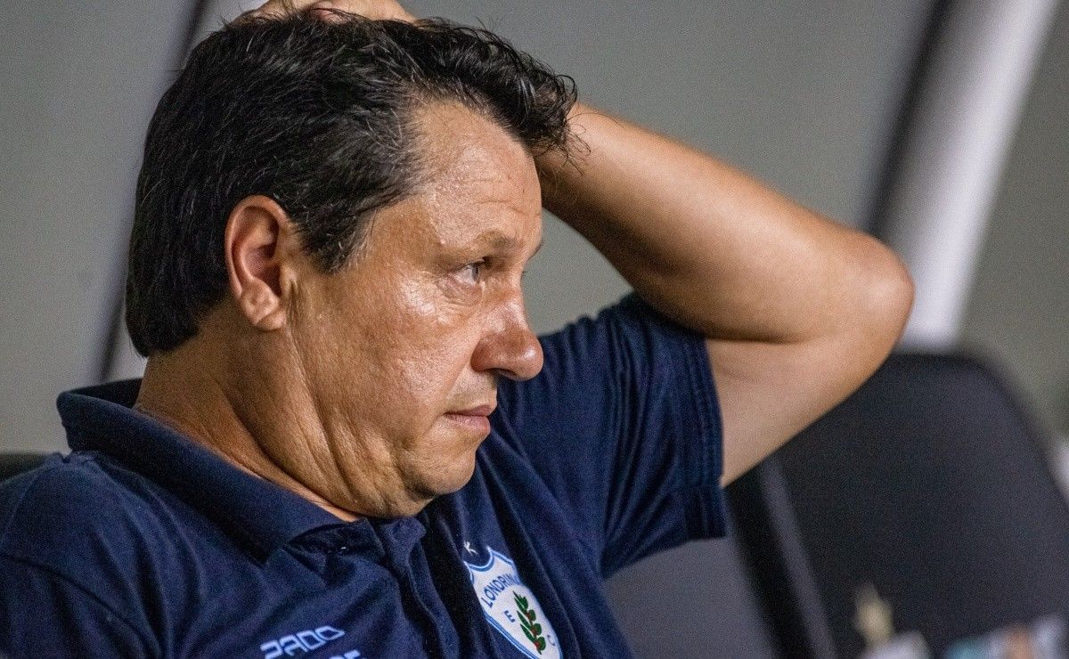 "Eu lamento"; Ainda sonhando com o acesso, Adilson Batista indica responsável por dificuldade no ...