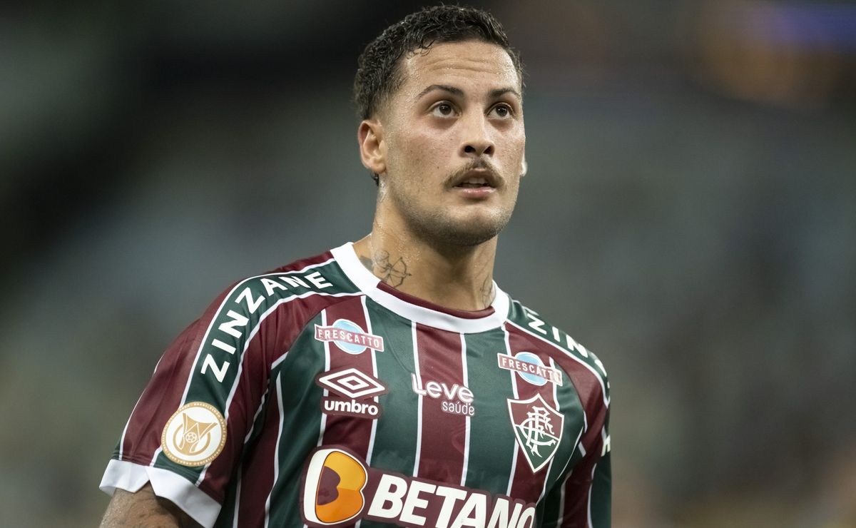 Guga e mais um jogador reencontrar a torcida atleticana pela primeira ...