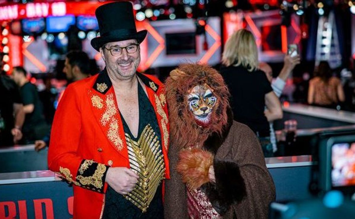 O domador de leões na Copa do Mundo de Poker; Phil Hellmuth entrou para ...