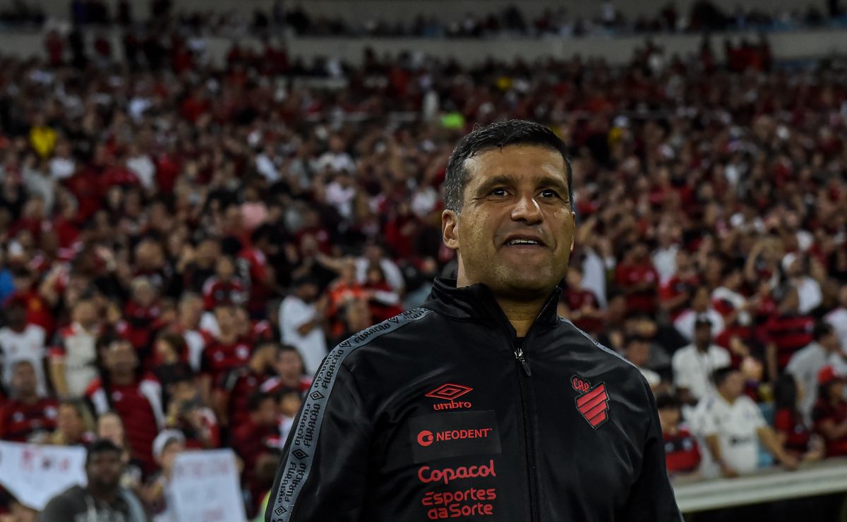 "Personalidade"; Wesley Carvalho escala jogador como titular e elogiou ...