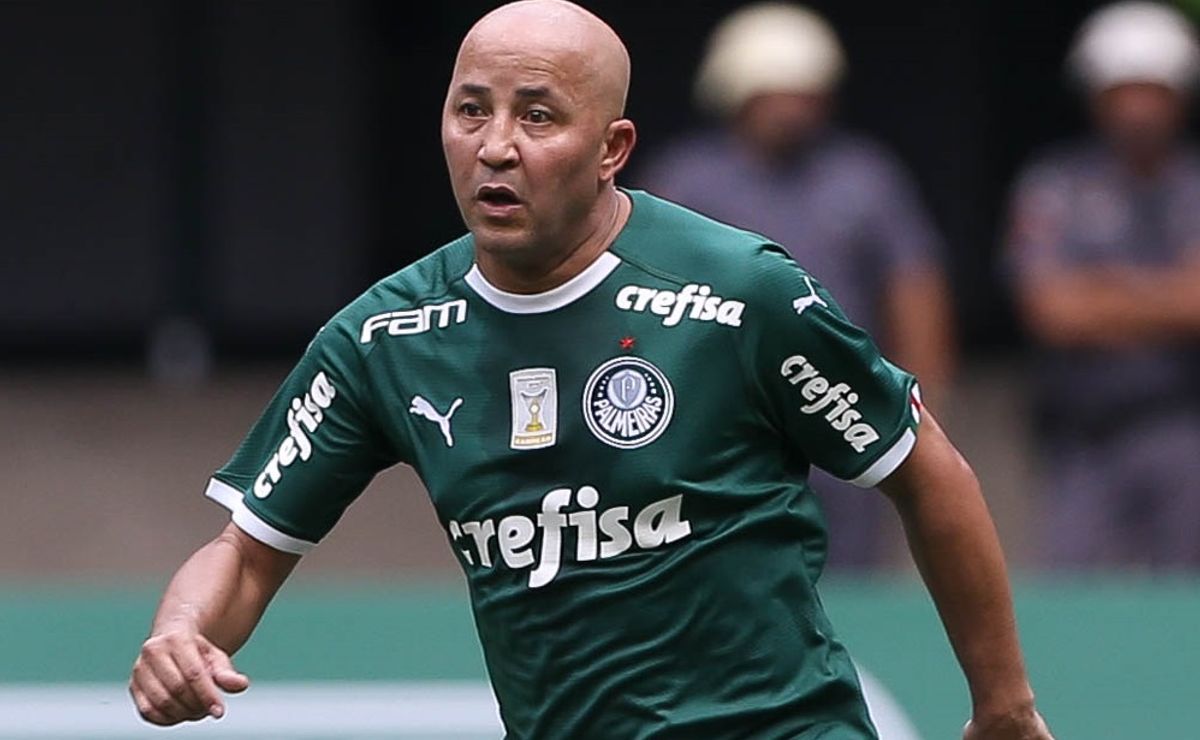 Ocorreu hoje, confirmado: Artilheiro do Palmeiras, Alex Mineiro é preso ...
