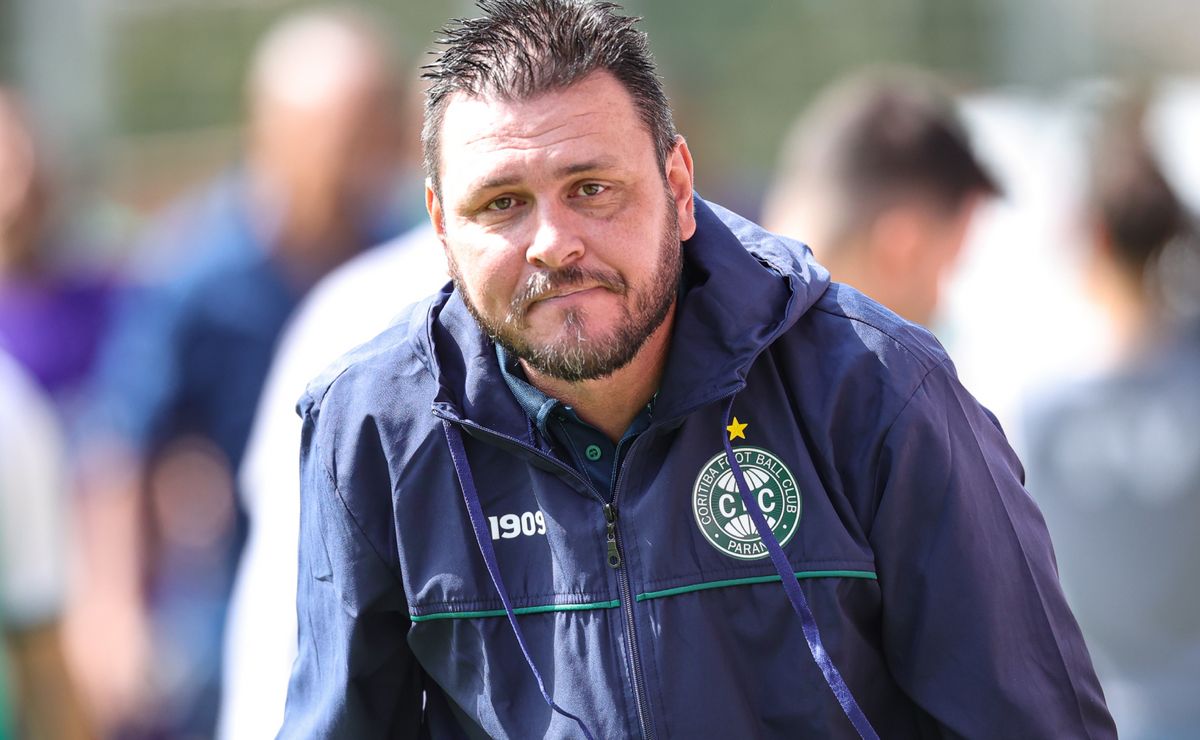 Era capitão, contrato vai até 2026: Coritiba fecha com novo reforço ...